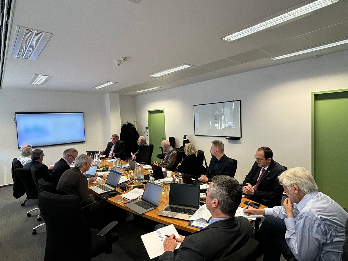 Élvonalbeli nemzetközi kutatók értékelték a HUN-REN TTK-t | HUN-REN