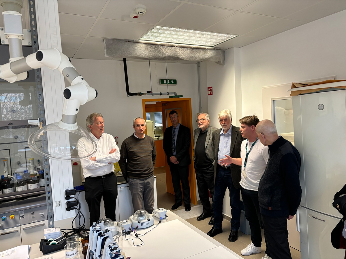 Élvonalbeli nemzetközi kutatók értékelték a HUN-REN TTK-t | HUN-REN